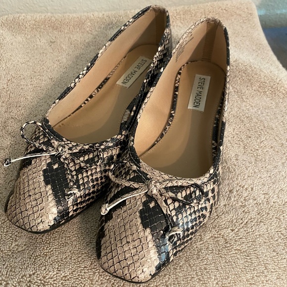 Steve Madden | Shoes | Steve Madden Ballet Square Toe Flats Sz 75 ...
